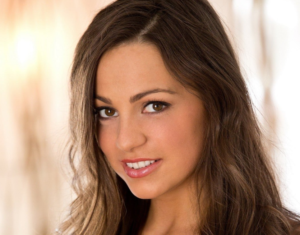 Abigail Mac Net Worth, Age, Career, Bio/Wiki, and Family